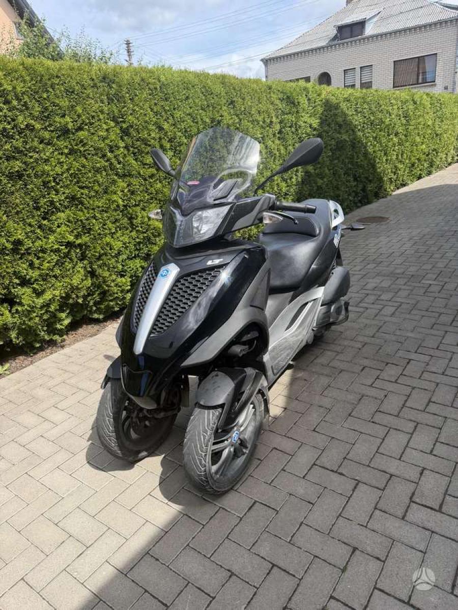 Melns Piaggio MP3 2015 Kauņa, ar dzinēja tilpumu 0.30 L un nobraukumu 47 tūkst. km par 2350 €, foto 1 vietnē AUTOMOTO.COM.LV