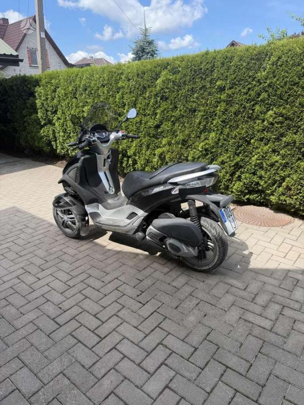 Melns Piaggio MP3 2015 Kauņa, ar dzinēja tilpumu 0.30 L un nobraukumu 47 tūkst. km par 2350 €, foto 2 vietnē AUTOMOTO.COM.LV