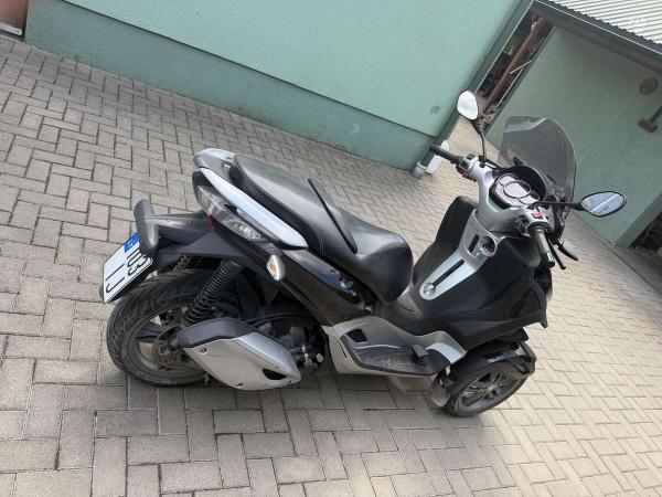 Melns Piaggio MP3 2015 Kauņa, ar dzinēja tilpumu 0.30 L un nobraukumu 47 tūkst. km par 2350 €, foto 3 vietnē AUTOMOTO.COM.LV