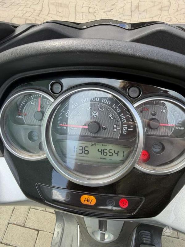 Melns Piaggio MP3 2015 Kauņa, ar dzinēja tilpumu 0.30 L un nobraukumu 47 tūkst. km par 2350 €, foto 4 vietnē AUTOMOTO.COM.LV