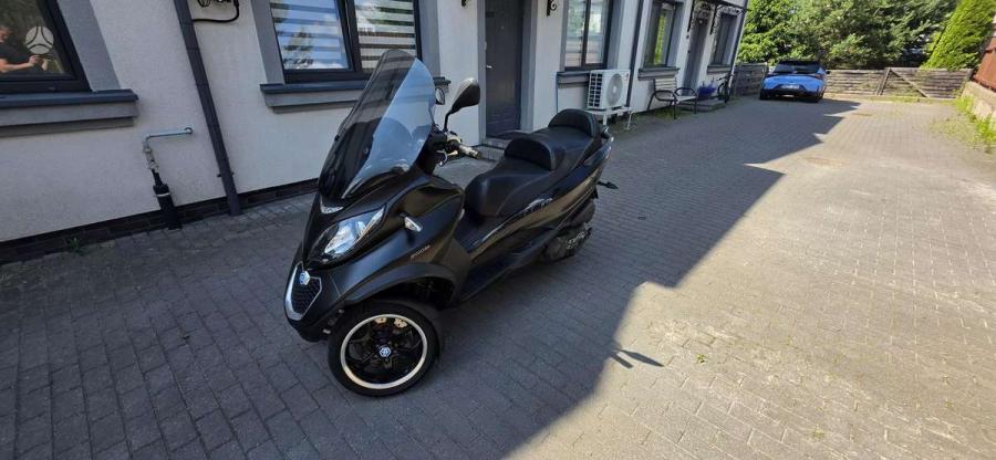 Black Piaggio MP3 2016 in Vilnius, with an engine capacity of 0.50 L and mileage of 42 thousand km for 3400 €, photo 5 on AUTOMOTO.COM.LV
