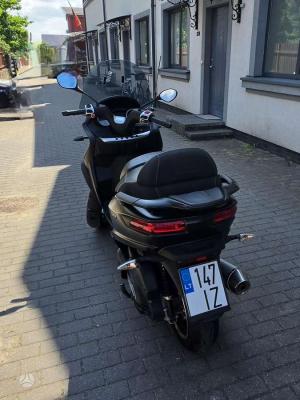 Black Piaggio MP3 2016 in Vilnius, with an engine capacity of 0.50 L and mileage of 42 thousand km for 3400 €, photo 6 on AUTOMOTO.COM.LV
