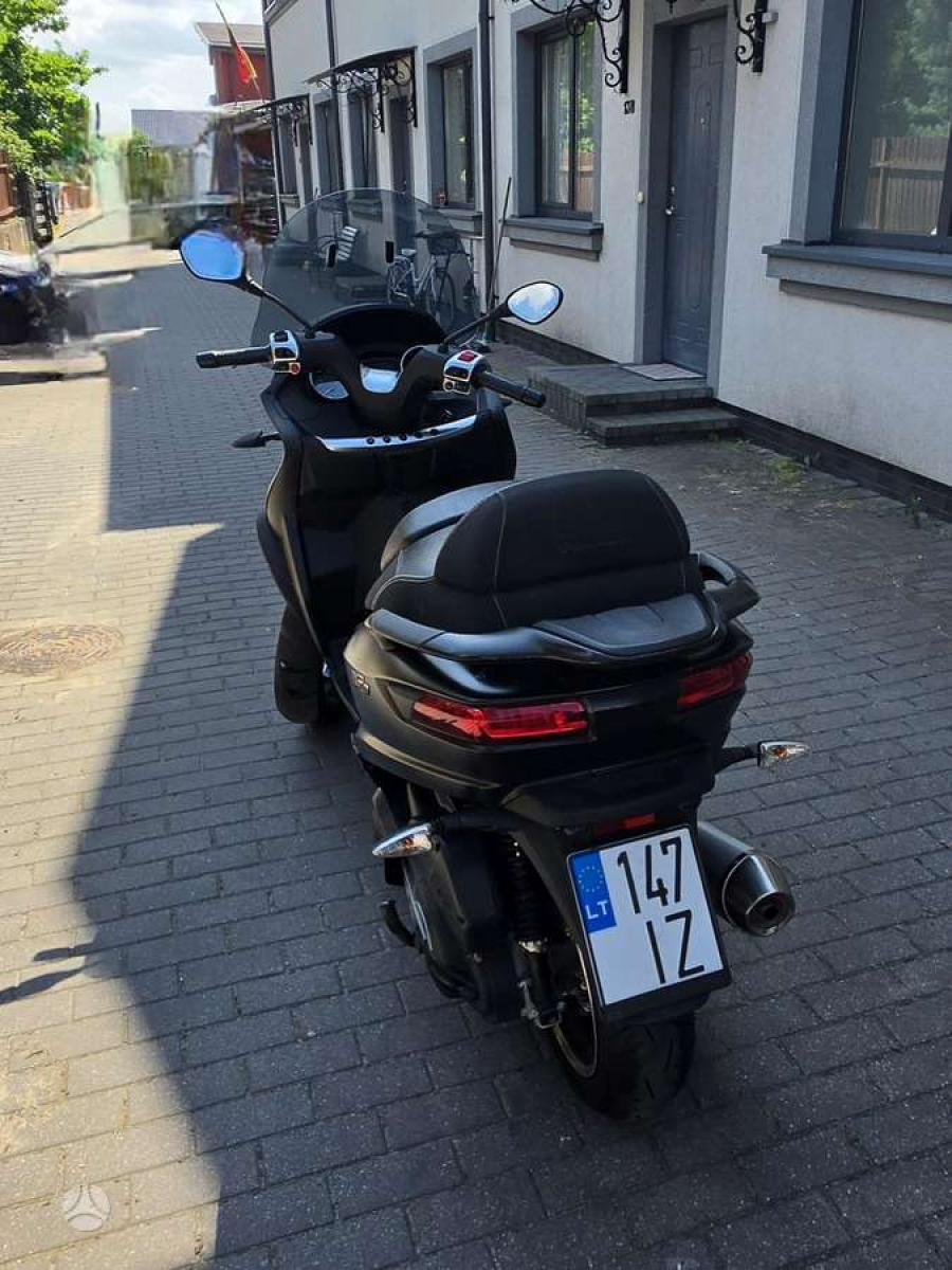 Black Piaggio MP3 2016 in Vilnius, with an engine capacity of 0.50 L and mileage of 42 thousand km for 3400 €, photo 6 on AUTOMOTO.COM.LV