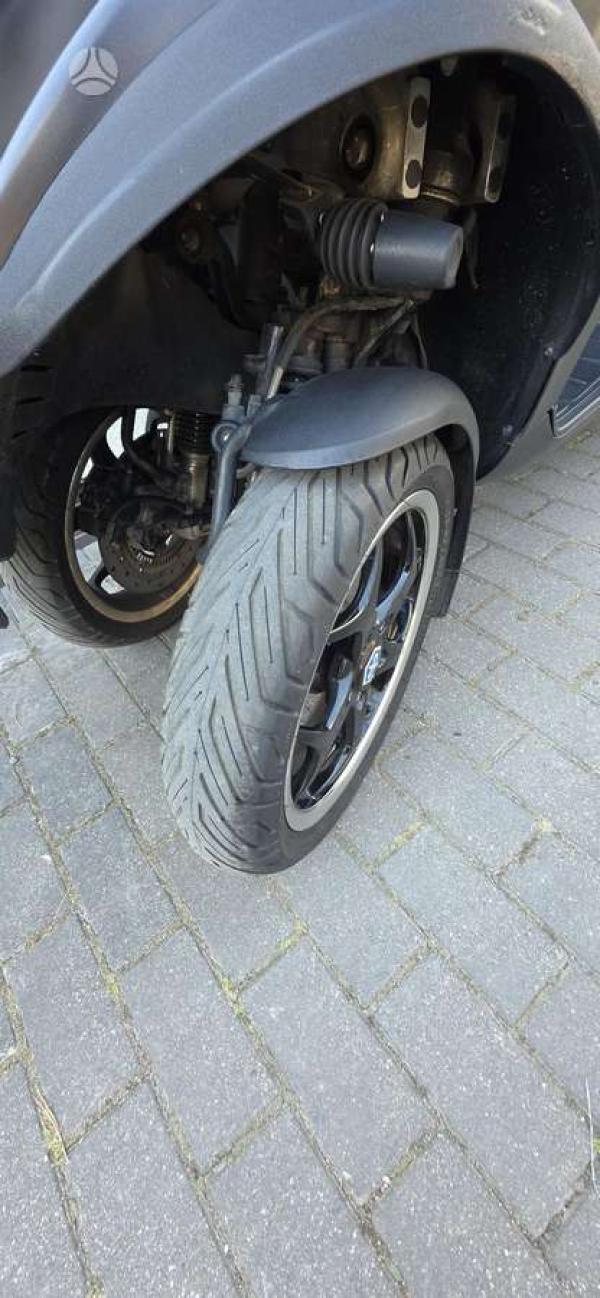 Melns Piaggio MP3 2016 Viļņa, ar dzinēja tilpumu 0.50 L un nobraukumu 42 tūkst. km par 3400 €, foto 10 vietnē AUTOMOTO.COM.LV