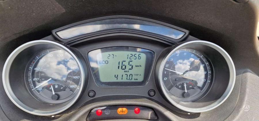 Black Piaggio MP3 2016 in Vilnius, with an engine capacity of 0.50 L and mileage of 42 thousand km for 3400 €, photo 12 on AUTOMOTO.COM.LV