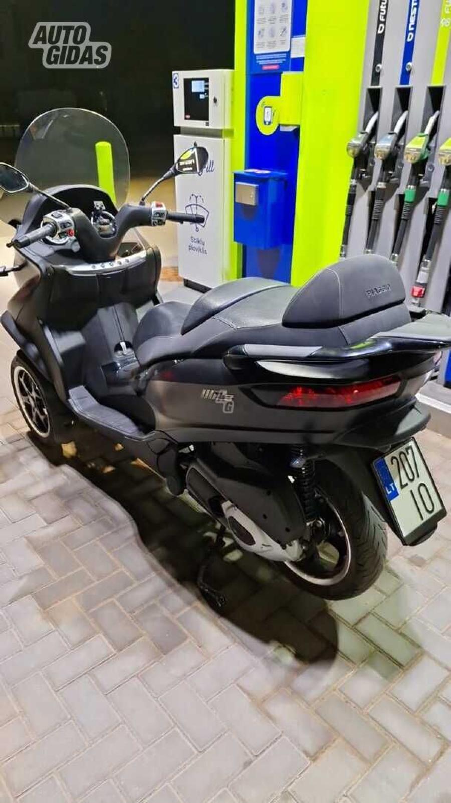 Black Piaggio MP3 2016 in Taurage, with an engine capacity of 0.30 L and mileage of 12 thousand km for 2600 €, photo 3 on AUTOMOTO.COM.LV
