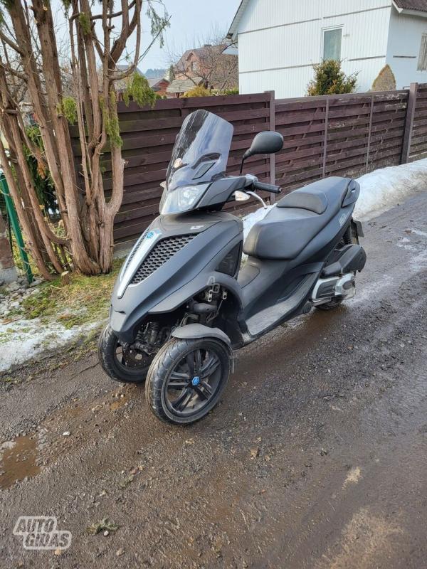 Melns Piaggio MP3 2018 Klaipėda, ar dzinēja tilpumu 0.30 L un nobraukumu 0 tūkst. km par 2250 €, foto 3 vietnē AUTOMOTO.COM.LV