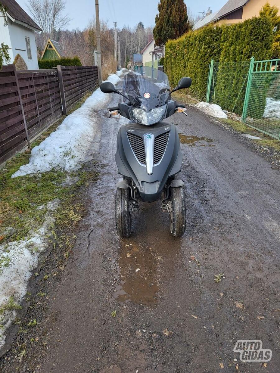 Black Piaggio MP3 2018 in Klaipeda, with an engine capacity of 0.30 L and mileage of 0 thousand km for 2250 €, photo 4 on AUTOMOTO.COM.LV