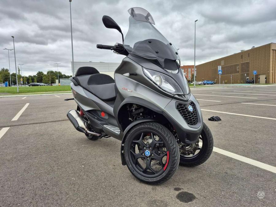 Черный Piaggio MP3 2018 в Клайпеда, объемом двигателя 0.49 л и пробегом 22 тыс. км за 4200 €, фото 4 на AUTOMOTO.COM.LV