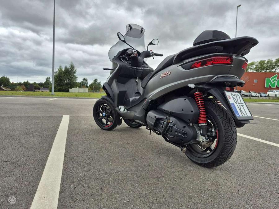 Черный Piaggio MP3 2018 в Клайпеда, объемом двигателя 0.49 л и пробегом 22 тыс. км за 4200 €, фото 5 на AUTOMOTO.COM.LV