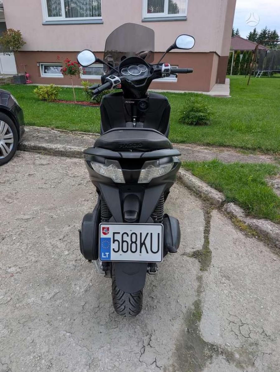 Black Piaggio MP3 2018 in Klaipeda, with an engine capacity of 0.30 L and mileage of 45 thousand km for 2600 €, photo 1 on AUTOMOTO.COM.LV