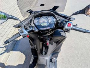 Black Piaggio MP3 2018 in Klaipeda, with an engine capacity of 0.30 L and mileage of 45 thousand km for 2600 €, photo 4 on AUTOMOTO.COM.LV