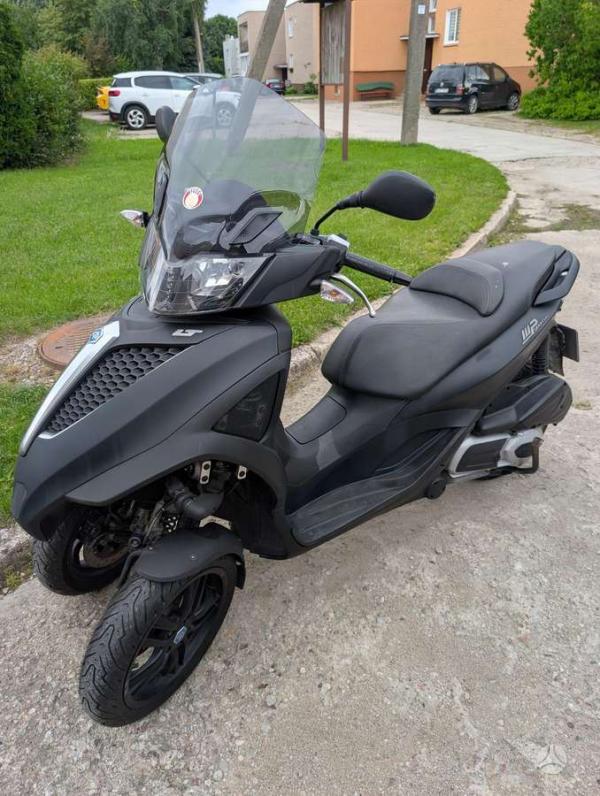 Black Piaggio MP3 2018 in Klaipeda, with an engine capacity of 0.30 L and mileage of 45 thousand km for 2600 €, photo 5 on AUTOMOTO.COM.LV