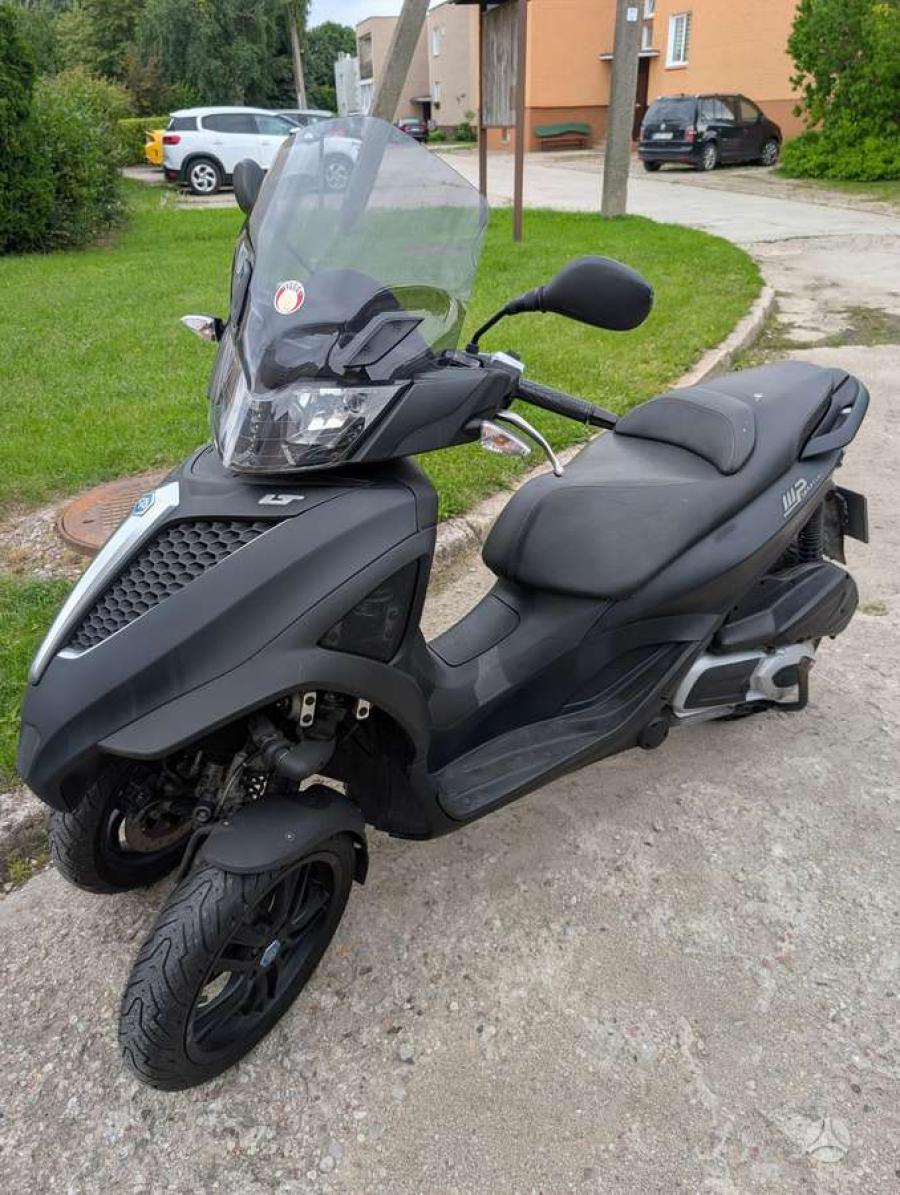 Black Piaggio MP3 2018 in Klaipeda, with an engine capacity of 0.30 L and mileage of 45 thousand km for 2600 €, photo 5 on AUTOMOTO.COM.LV
