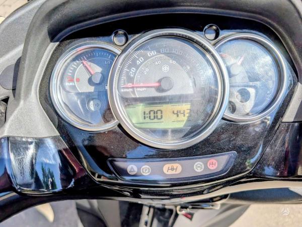 Black Piaggio MP3 2018 in Klaipeda, with an engine capacity of 0.30 L and mileage of 45 thousand km for 2600 €, photo 7 on AUTOMOTO.COM.LV