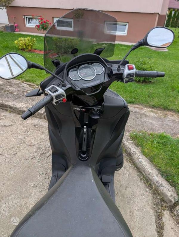 Black Piaggio MP3 2018 in Klaipeda, with an engine capacity of 0.30 L and mileage of 45 thousand km for 2600 €, photo 8 on AUTOMOTO.COM.LV