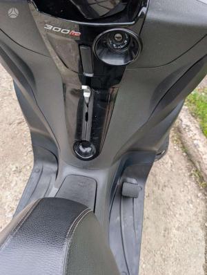 Black Piaggio MP3 2018 in Klaipeda, with an engine capacity of 0.30 L and mileage of 45 thousand km for 2600 €, photo 9 on AUTOMOTO.COM.LV
