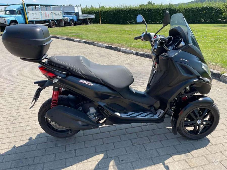 Melns Piaggio MP3 2020 Šilalė, ar dzinēja tilpumu 0.28 L un nobraukumu 10 tūkst. km par 2700 €, foto 3 vietnē AUTOMOTO.COM.LV
