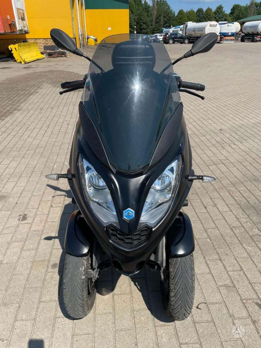 Melns Piaggio MP3 2020 Šilalė, ar dzinēja tilpumu 0.28 L un nobraukumu 10 tūkst. km par 2700 €, foto 4 vietnē AUTOMOTO.COM.LV