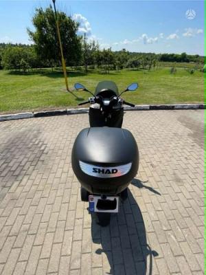 Melns Piaggio MP3 2020 Šilalė, ar dzinēja tilpumu 0.28 L un nobraukumu 10 tūkst. km par 2700 €, foto 5 vietnē AUTOMOTO.COM.LV