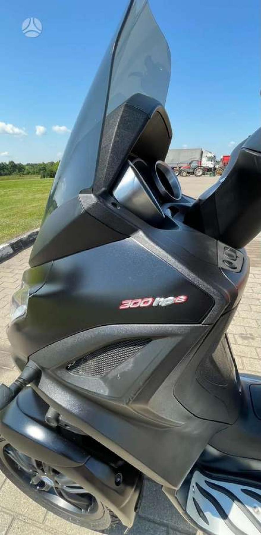 Melns Piaggio MP3 2020 Šilalė, ar dzinēja tilpumu 0.28 L un nobraukumu 10 tūkst. km par 2700 €, foto 10 vietnē AUTOMOTO.COM.LV
