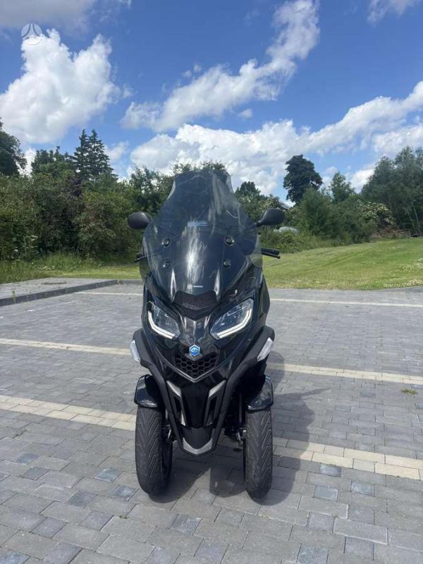 Melns Piaggio MP3 2022 Kauņa, ar dzinēja tilpumu 0.40 L un nobraukumu 10 tūkst. km par 7200 €, foto 1 vietnē AUTOMOTO.COM.LV