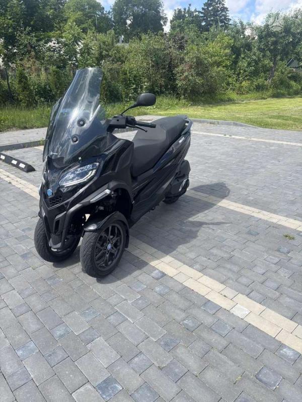 Melns Piaggio MP3 2022 Kauņa, ar dzinēja tilpumu 0.40 L un nobraukumu 10 tūkst. km par 7200 €, foto 2 vietnē AUTOMOTO.COM.LV