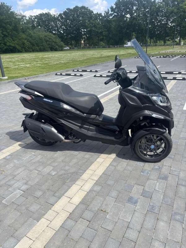 Melns Piaggio MP3 2022 Kauņa, ar dzinēja tilpumu 0.40 L un nobraukumu 10 tūkst. km par 7200 €, foto 5 vietnē AUTOMOTO.COM.LV