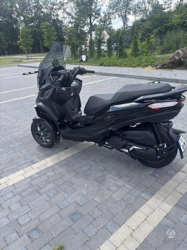 Melns Piaggio MP3 2022 Kauņa, ar dzinēja tilpumu 0.40 L un nobraukumu 10 tūkst. km par 7200 €, foto 7 vietnē AUTOMOTO.COM.LV