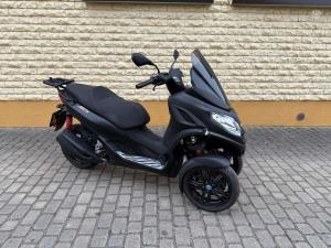 Melns Piaggio MP3 2023 Tauragė, ar dzinēja tilpumu 0.28 L un nobraukumu 7 tūkst. km par 4100 €, foto 1 vietnē AUTOMOTO.COM.LV