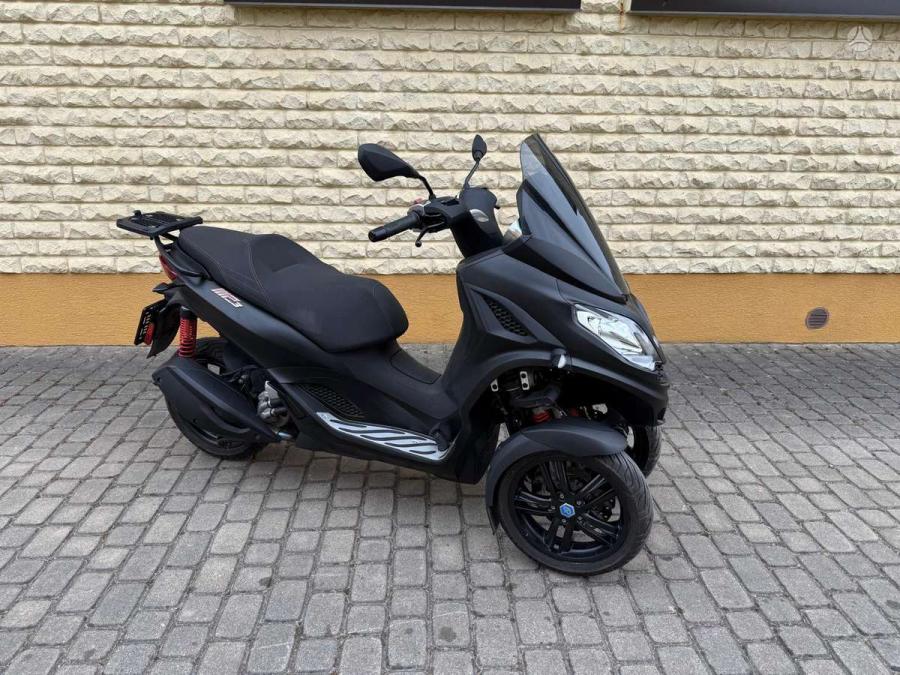 Melns Piaggio MP3 2023 Tauragė, ar dzinēja tilpumu 0.28 L un nobraukumu 7 tūkst. km par 4100 €, foto 1 vietnē AUTOMOTO.COM.LV