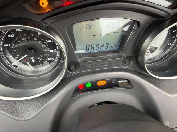 Melns Piaggio MP3 2023 Tauragė, ar dzinēja tilpumu 0.28 L un nobraukumu 7 tūkst. km par 4100 €, foto 9 vietnē AUTOMOTO.COM.LV