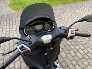 Melns Piaggio MP3 2023 Tauragė, ar dzinēja tilpumu 0.28 L un nobraukumu 7 tūkst. km par 4100 €, foto 12 vietnē AUTOMOTO.COM.LV