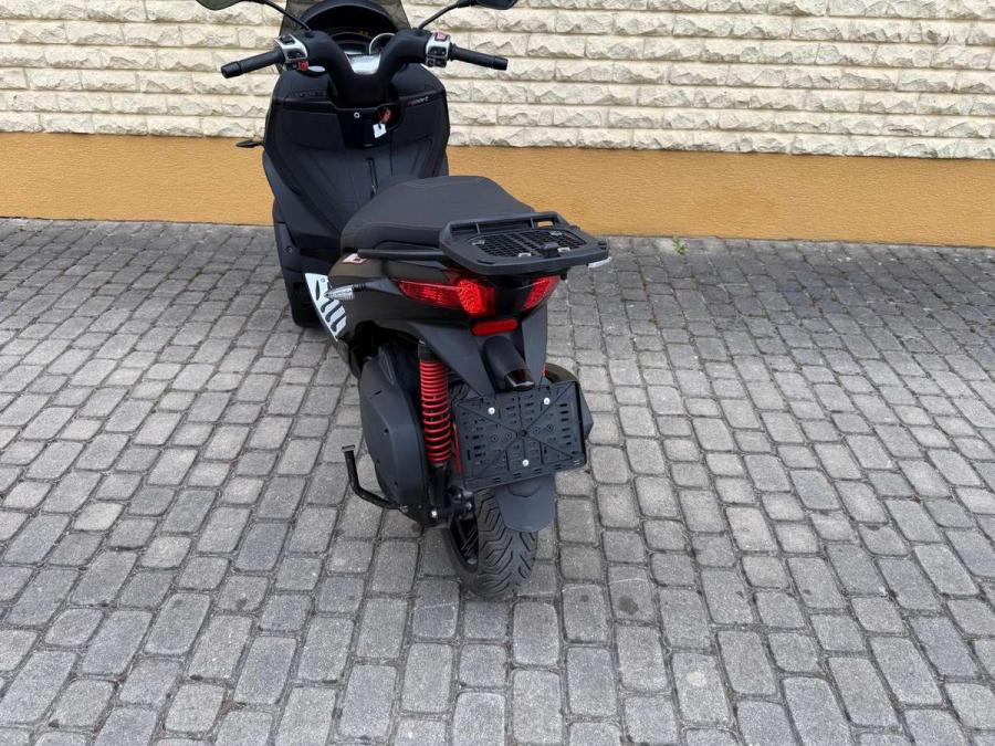 Melns Piaggio MP3 2023 Tauragė, ar dzinēja tilpumu 0.28 L un nobraukumu 7 tūkst. km par 4100 €, foto 15 vietnē AUTOMOTO.COM.LV