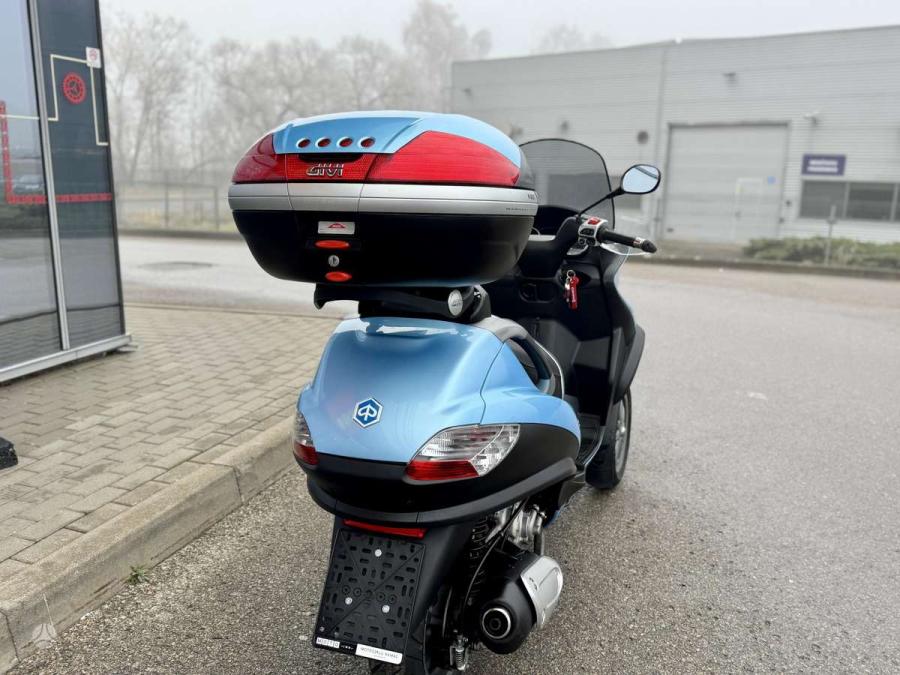 Zils Piaggio MP3 2007 Viļņa, ar dzinēja tilpumu 0.25 L un nobraukumu 19 tūkst. km par 2199 €, foto 20 vietnē AUTOMOTO.COM.LV