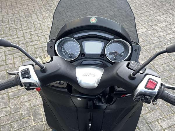 Zils Piaggio MP3 2020 Šilalė, ar dzinēja tilpumu 0.30 L un nobraukumu 9 tūkst. km par 3200 €, foto 10 vietnē AUTOMOTO.COM.LV