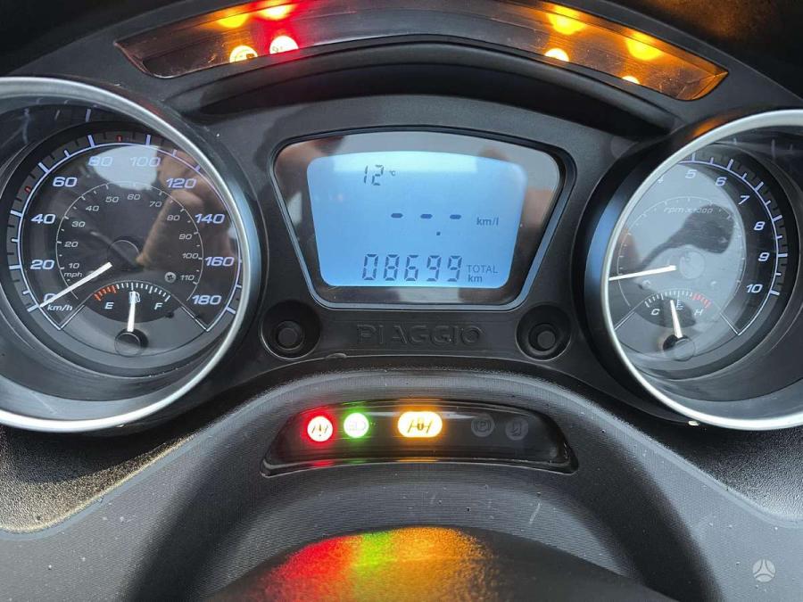 Zils Piaggio MP3 2020 Šilalė, ar dzinēja tilpumu 0.30 L un nobraukumu 9 tūkst. km par 3200 €, foto 11 vietnē AUTOMOTO.COM.LV