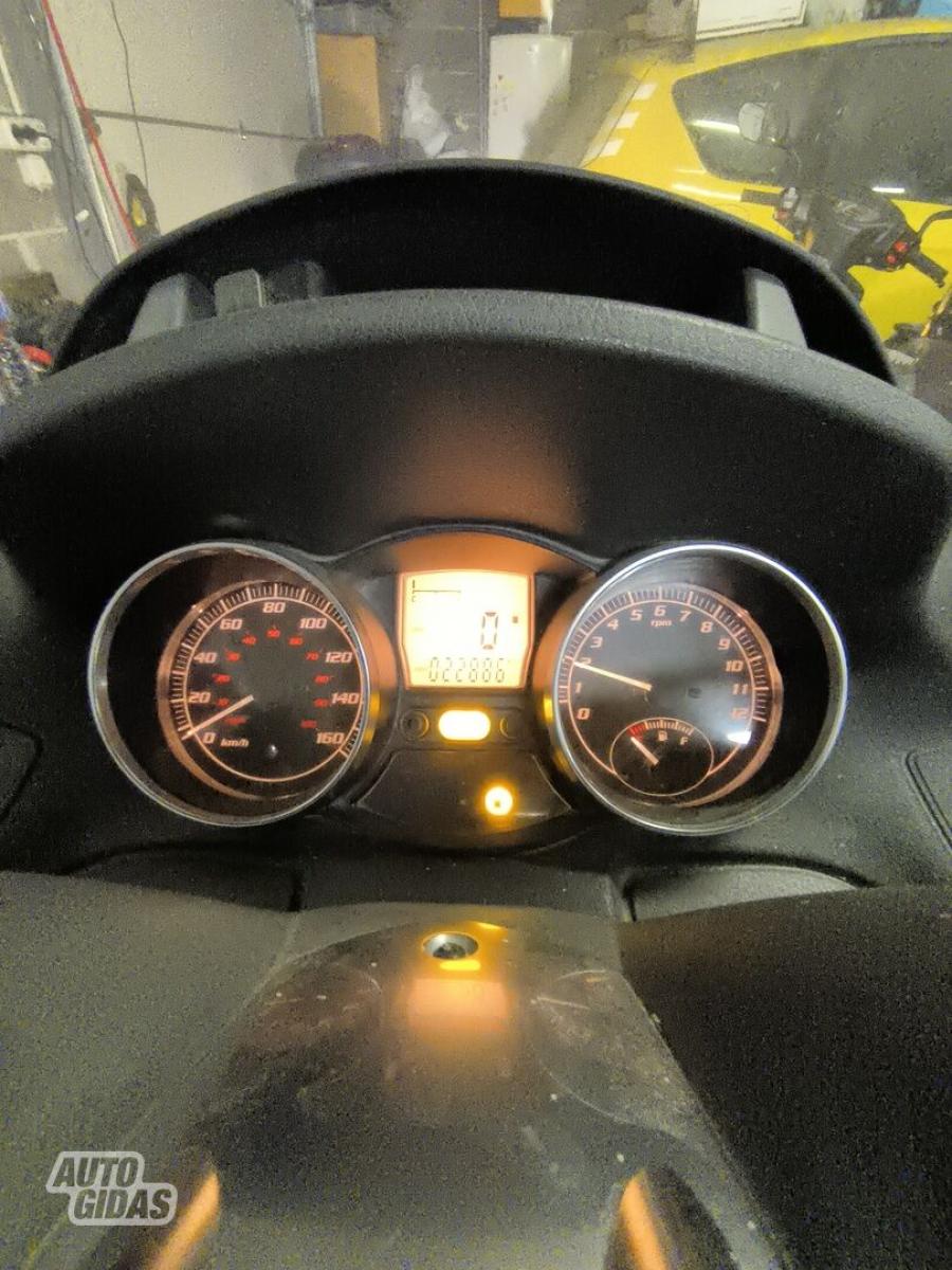 Brown Piaggio MP3 2013 in Vilnius, with an engine capacity of 0.30 L and mileage of 23 thousand km for 1499 €, photo 5 on AUTOMOTO.COM.LV