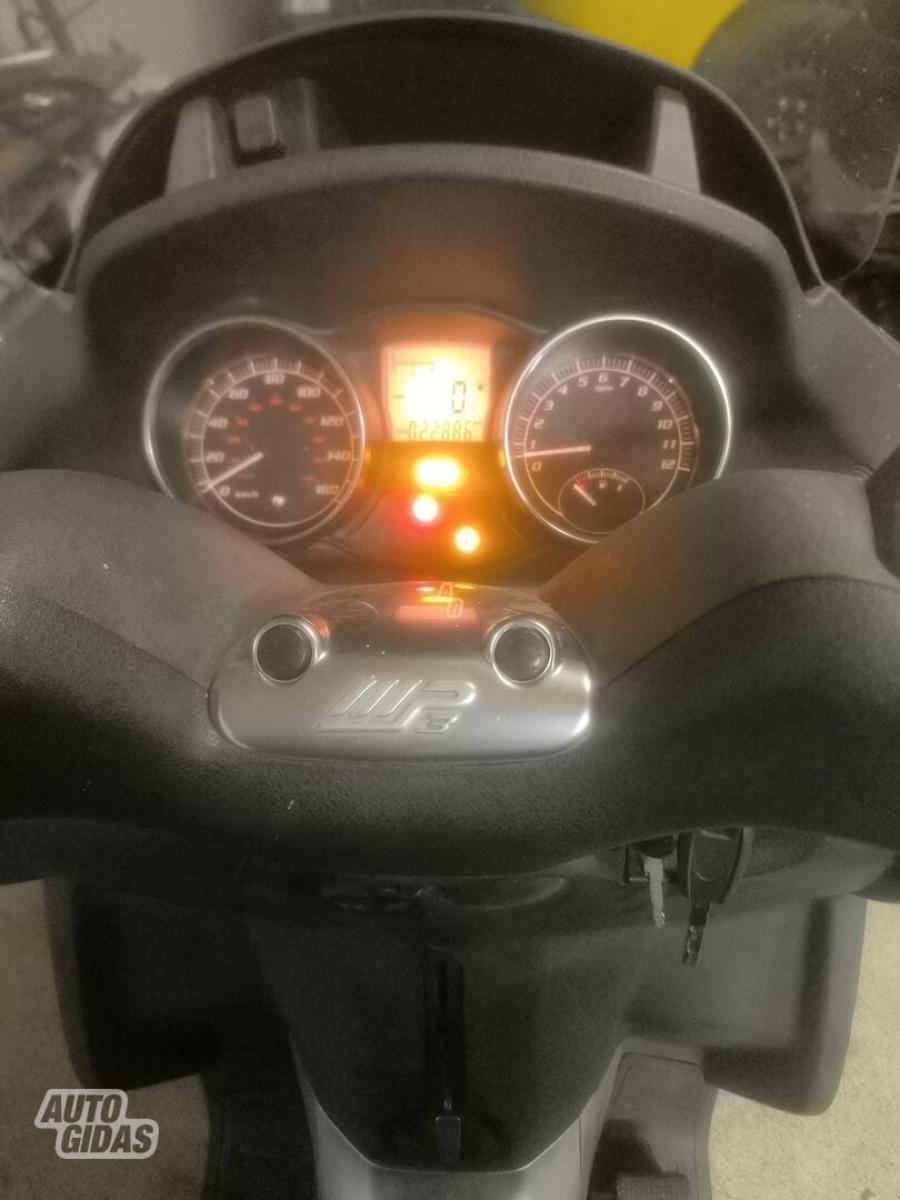 Brown Piaggio MP3 2013 in Vilnius, with an engine capacity of 0.30 L and mileage of 23 thousand km for 1499 €, photo 7 on AUTOMOTO.COM.LV