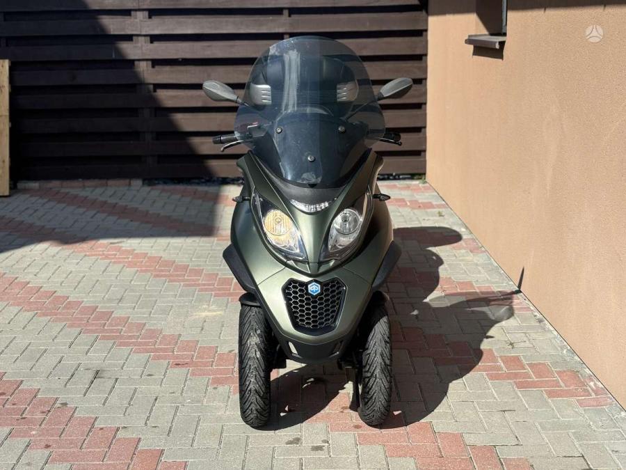 Green Piaggio MP3 2017 in Taurage, with an engine capacity of 0.50 L and mileage of 15 thousand km for 3200 €, photo 3 on AUTOMOTO.COM.LV