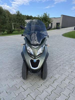Green Piaggio MP3 2018 in Vilnius, with an engine capacity of 0.50 L and mileage of 14 thousand km for 4950 €, photo 5 on AUTOMOTO.COM.LV