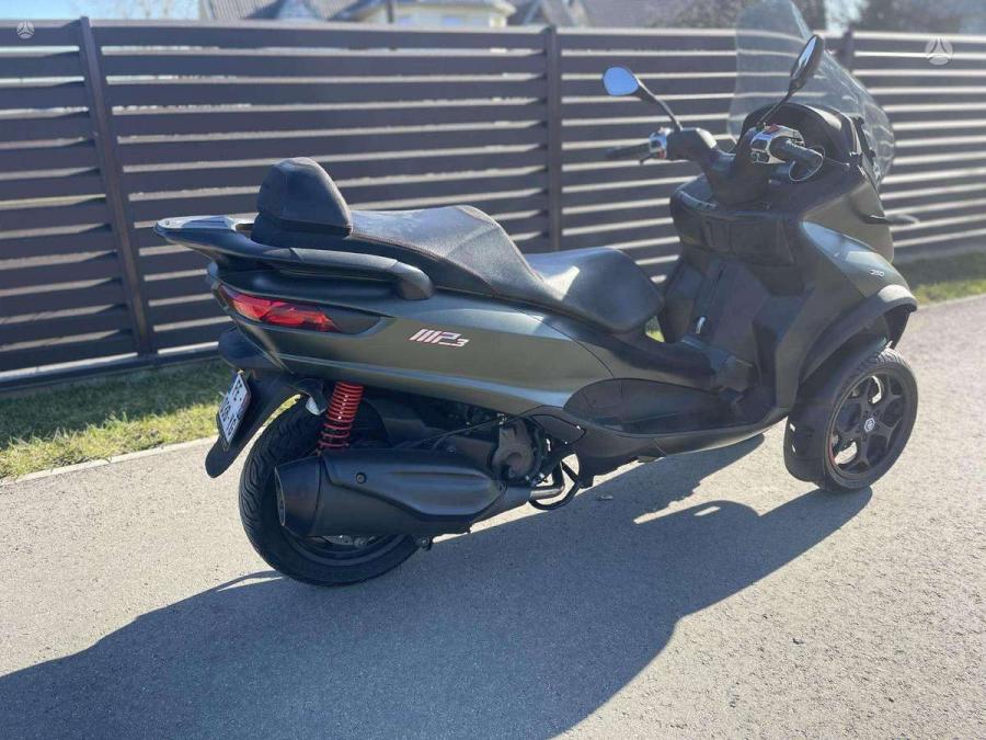Green Piaggio MP3 2019 in Taurage, with an engine capacity of 0.35 L and mileage of 22 thousand km for 4100 €, photo 6 on AUTOMOTO.COM.LV