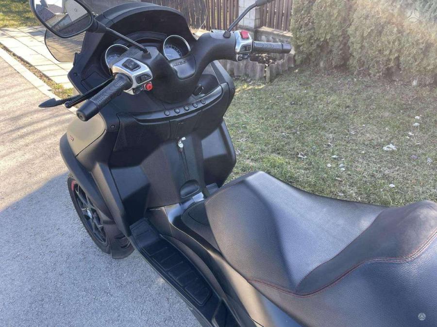 Green Piaggio MP3 2019 in Taurage, with an engine capacity of 0.35 L and mileage of 22 thousand km for 4100 €, photo 12 on AUTOMOTO.COM.LV