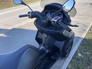 Green Piaggio MP3 2019 in Taurage, with an engine capacity of 0.35 L and mileage of 22 thousand km for 4100 €, photo 13 on AUTOMOTO.COM.LV
