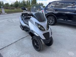 Pelēks Piaggio MP3 2007 Kauņa, ar dzinēja tilpumu 0.25 L un nobraukumu 18 tūkst. km par 900 €, foto  vietnē AUTOMOTO.COM.LV
