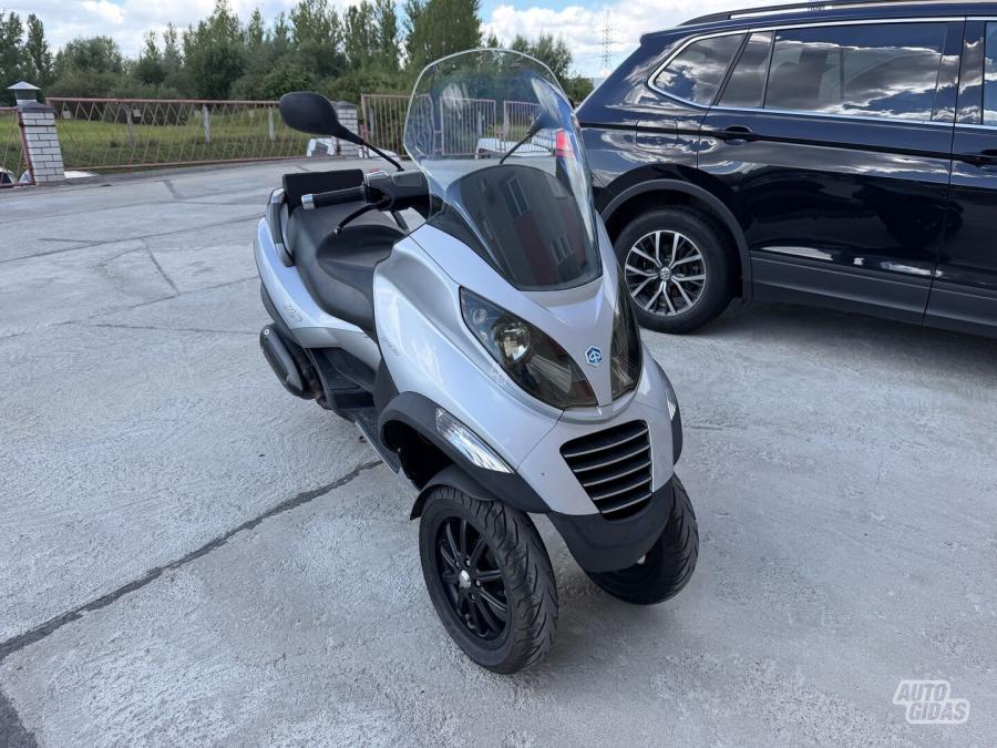 Grey Piaggio MP3 2007 in Kaunas, with an engine capacity of 0.25 L and mileage of 18 thousand km for 900 €, photo 1 on AUTOMOTO.COM.LV