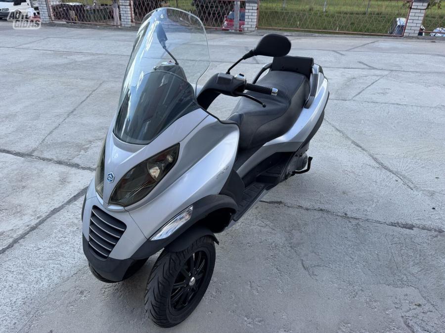 Grey Piaggio MP3 2007 in Kaunas, with an engine capacity of 0.25 L and mileage of 18 thousand km for 900 €, photo 3 on AUTOMOTO.COM.LV