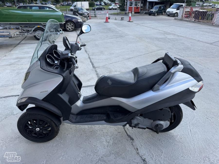 Grey Piaggio MP3 2007 in Kaunas, with an engine capacity of 0.25 L and mileage of 18 thousand km for 900 €, photo 5 on AUTOMOTO.COM.LV
