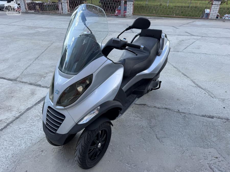 Pelēks Piaggio MP3 2007 Kauņa, ar dzinēja tilpumu 0.25 L un nobraukumu 18 tūkst. km par 900 €, foto 3 vietnē AUTOMOTO.COM.LV