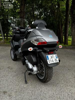 Pelēks Piaggio MP3 2009 Ariogala, ar dzinēja tilpumu 0.40 L un nobraukumu 28 tūkst. km par 1850 €, foto 5 vietnē AUTOMOTO.COM.LV